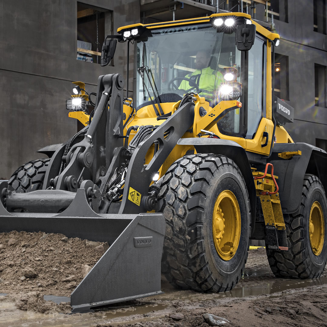 Pros and Cons of Buying vs. Renting Heavy Equipment