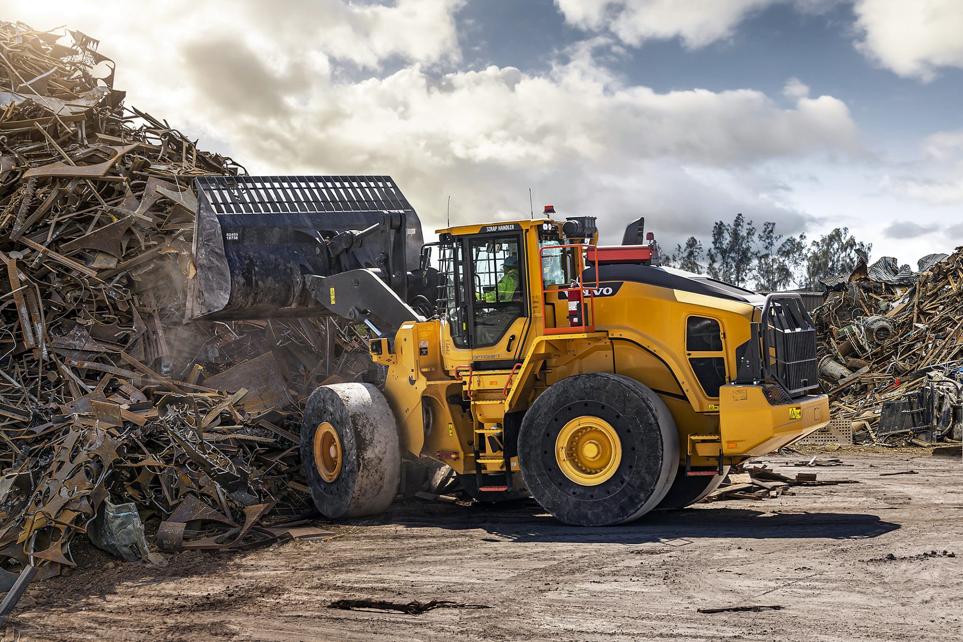 How Wheel Loader Attachments Maximize Jobsite Productivity